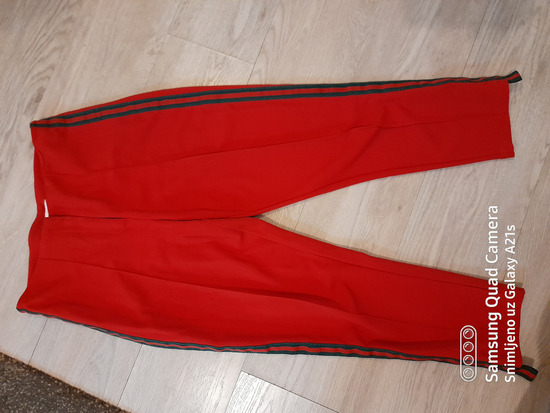 pantalone crvene