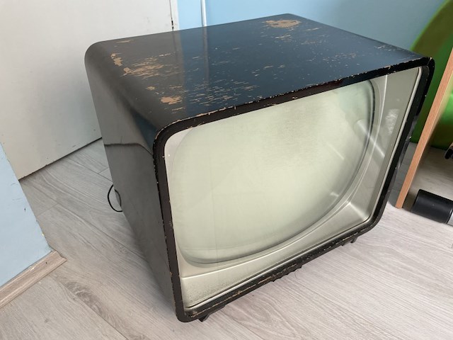 stari televizor Zavodi RR Nis