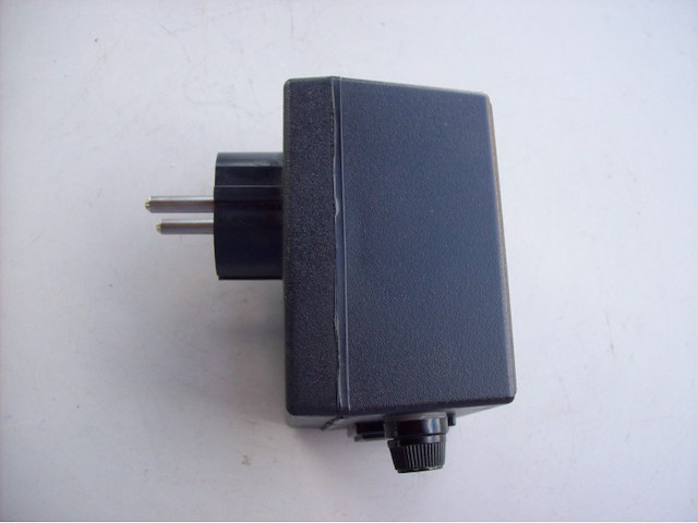 AC adapter 220 V na 110-120 V (100 Wati) Genel