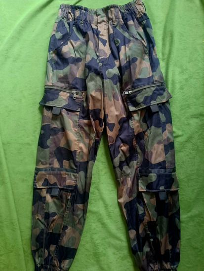 Zara vojnicke baggy pantalone
