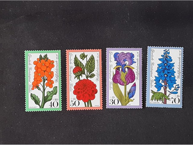 Marke 1920 Berlin flora cvece cela serija 1976g