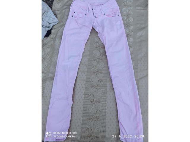 Roze pantalone