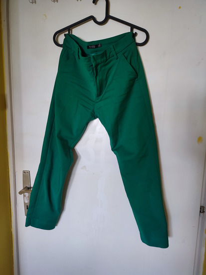Bershka zelene pantalone