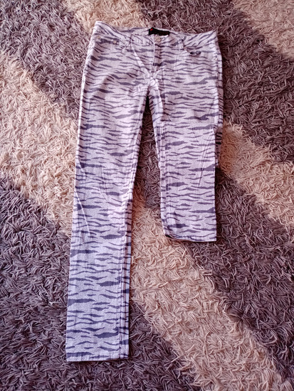 Zebraste pantalone 31