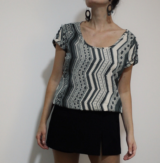 Shoeby top - Geometrisjki print/sara