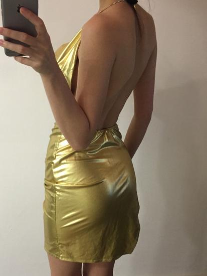Zlatna mini haljina