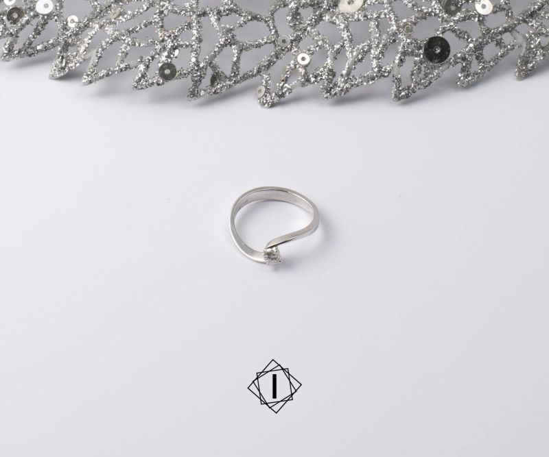 Elegantan verenički prsten sa brilijantima