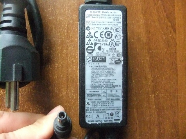 Samsung adapter 19V 2.1A original za laptop +GARANCIJA!