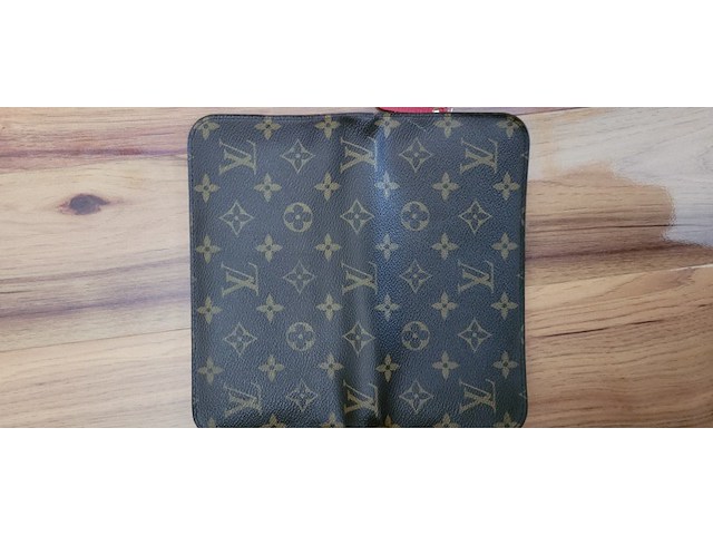 **Louis Vuitton novcanik**