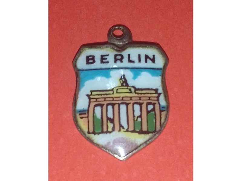 BERLIN -STARI PUTNI PRIVEZAK EMAJL NA SREBRU (800)