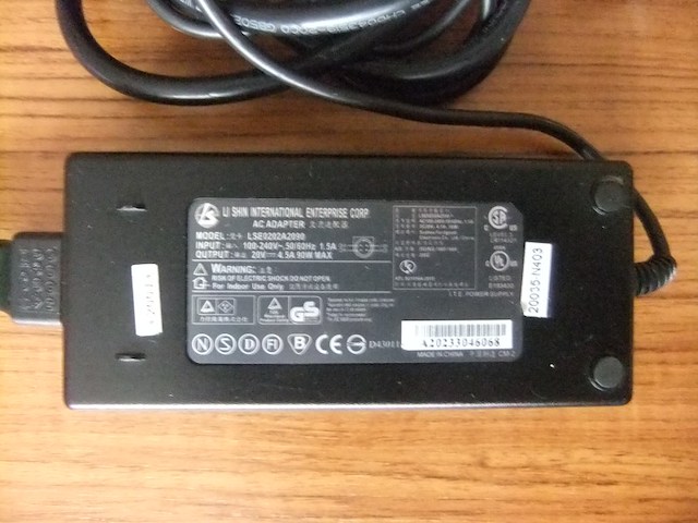 Fujitsu Siemens adapter za lap 20V 4.5A 90W + GARANCIJA