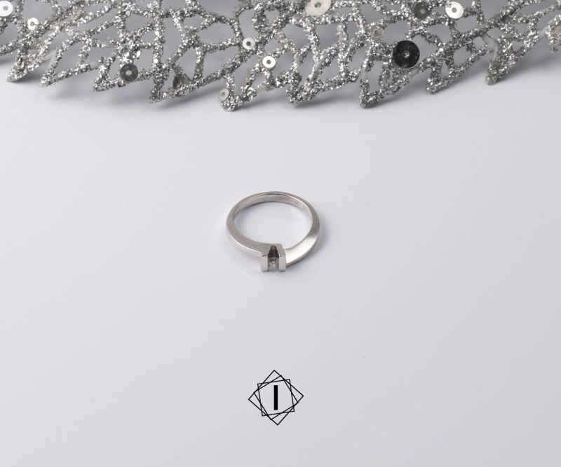 Prsten Viktorija - belo zlato sa brilijantom