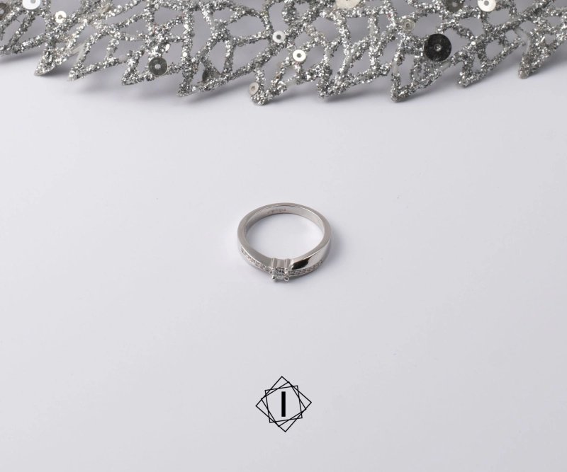 Verenički prsten od belog zlata sa brilijantima