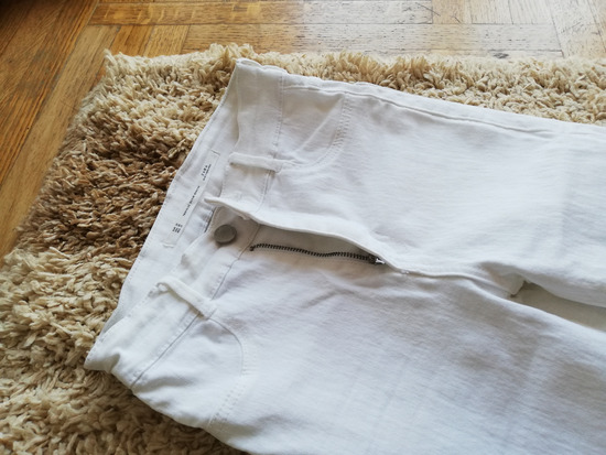 Zara pantalone 32