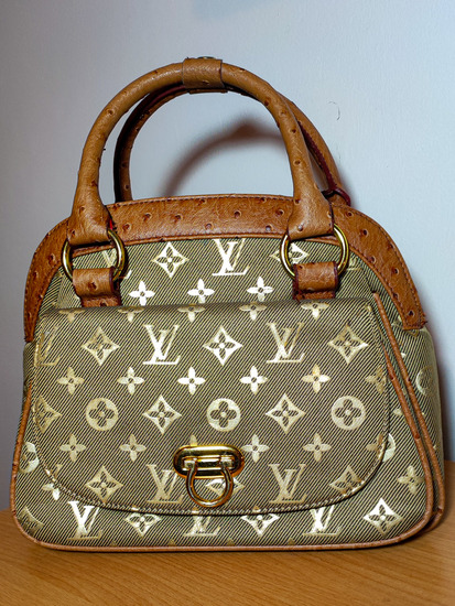 Louis Vuitton torba ima jednu pregradu: 3200 RSD ▷ Tašne