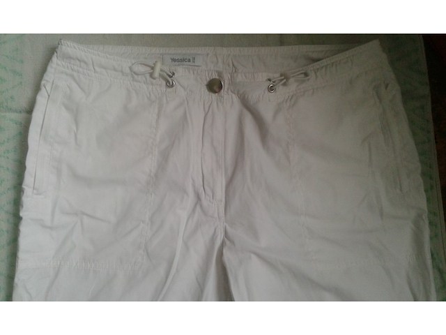 YESSICA 3/4 pantalone odlicne