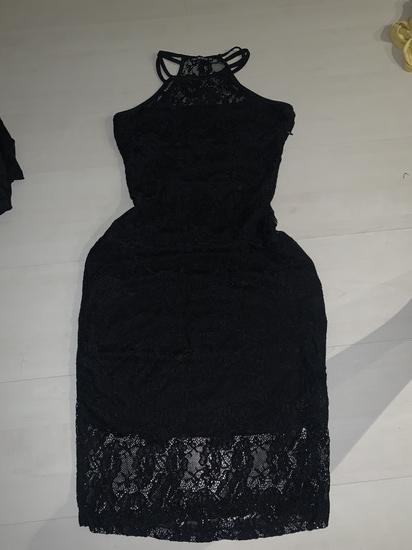 Uska crna haljina