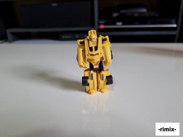 Transformers - Legends Class: Bumblebee