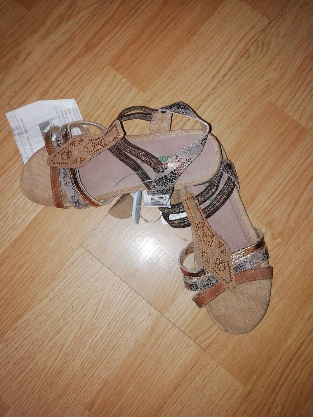 Nove sandale 37broj,"kupljene u lidlu izgubljen racun pa ne mogu da