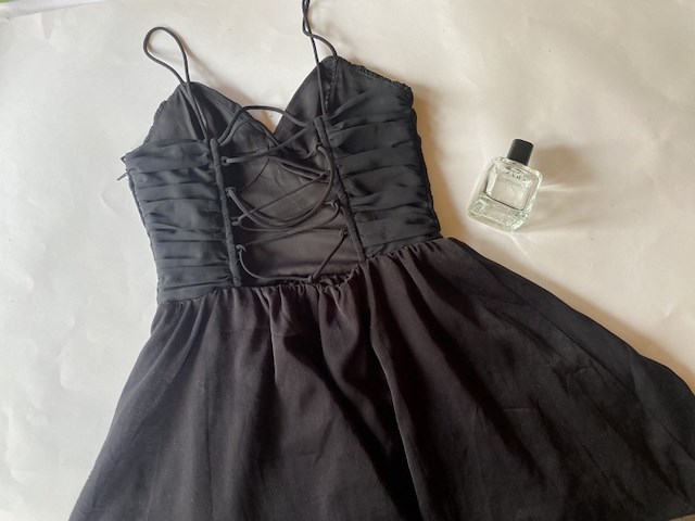 H&;M crna haljina Nova sa etiketom Velicina 36 Poluobim