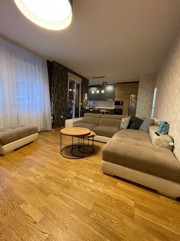 4 Četvorosoban stan NOVI SAD, 210120€