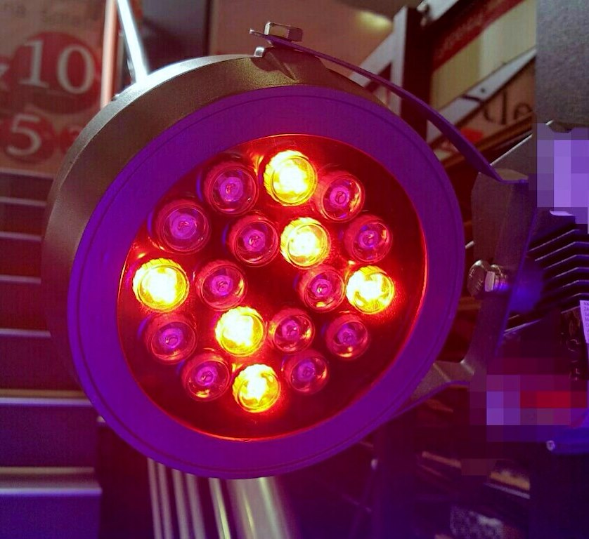LED reflektor 18W-RGB MNK-ST004