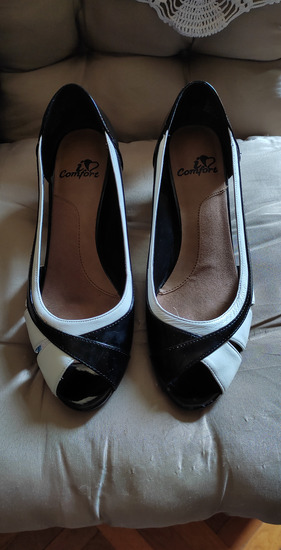Elegantne crno bele cipele
