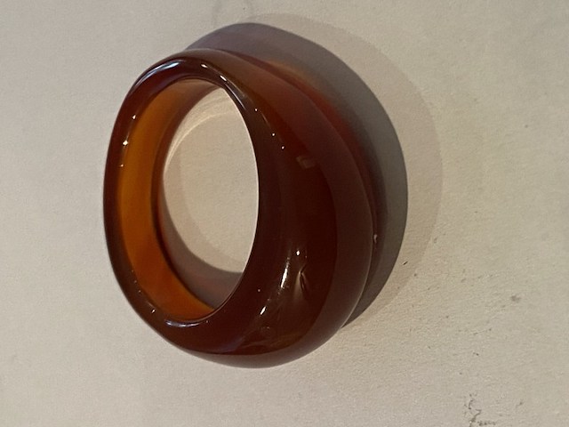 Burmica-prsten od ahata prečnika od 20 mm