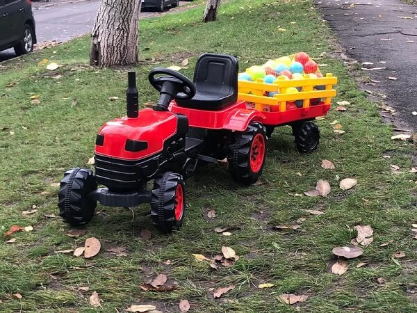 Traktor na pedale Biberoglu sa prikolicom – crveni, model 958