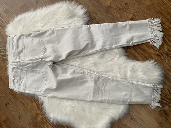 H&M bele pantalone sa elastinom i resama