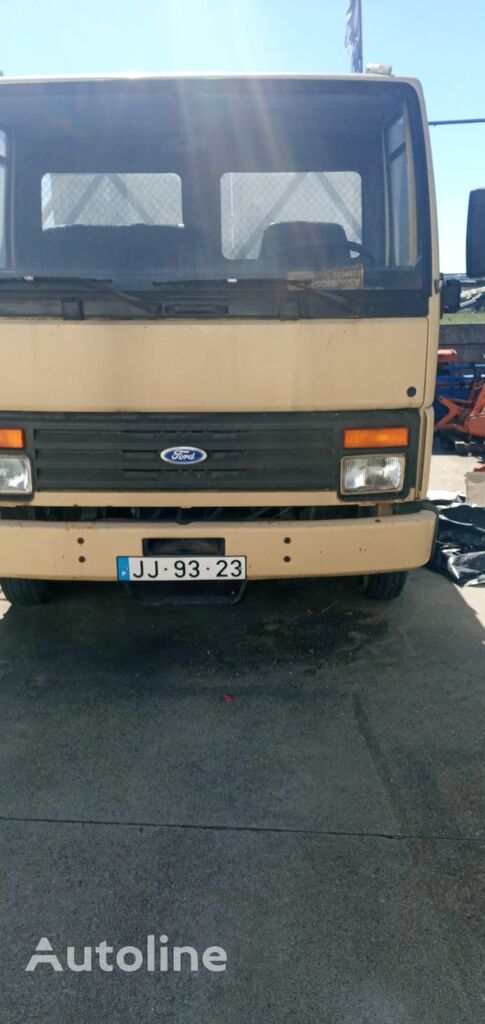 Ford Cargo kamion s ravnom platformom