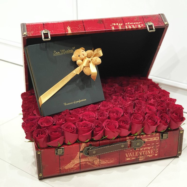 Romantika u koferu sa 101 ružom