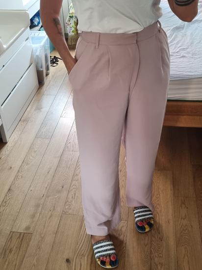 Zara pantalone kao nove