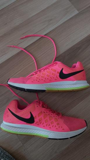 Nike running neon 40 25,5 cm SNIZENO