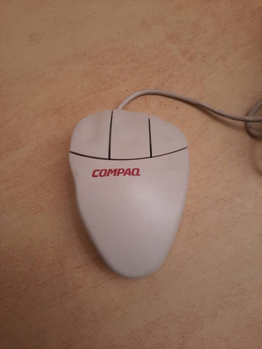 Compaq mis i tastatura Taster F10 je polomljen sa strane. Ispravni