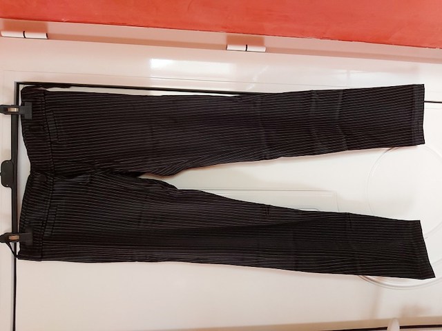 Elegantne pantalone na pruge