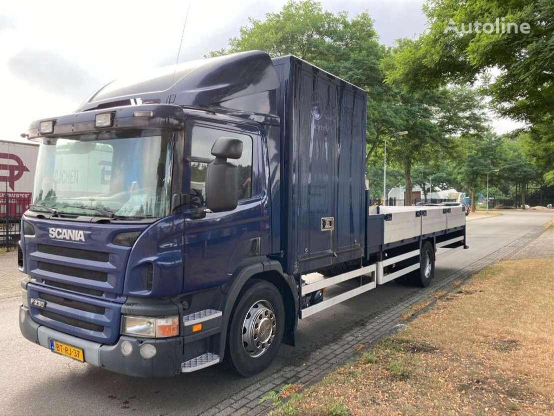 Scania P230 kamion s ravnom platformom