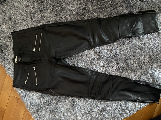 H&M kozne pantalone sa rajsferslusima