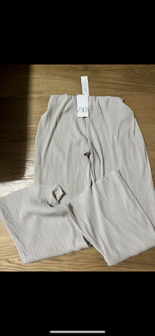 Zara pantalone-nove sa etiketom