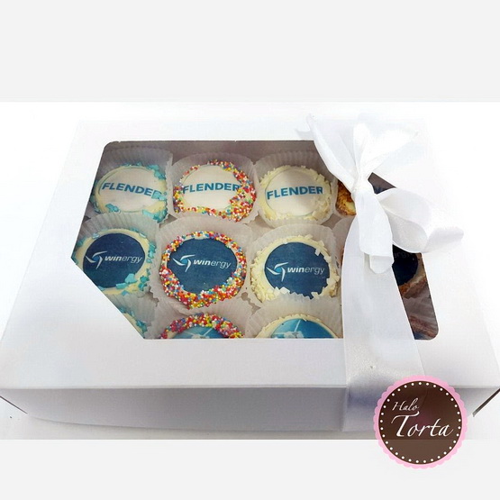 Poklon – kutija sa brendiranim čokoladicama