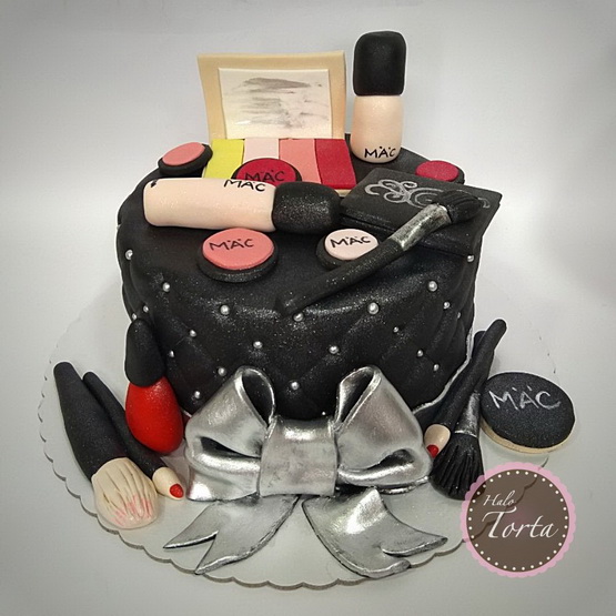 Crna torta sa šminkom