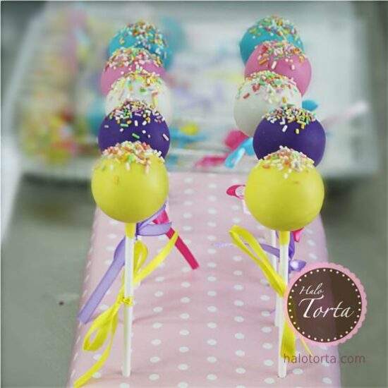 Cake pops duginih boja