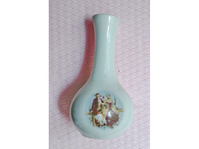 Mala porcelanska vaza iz 70-ih – Par na klupi