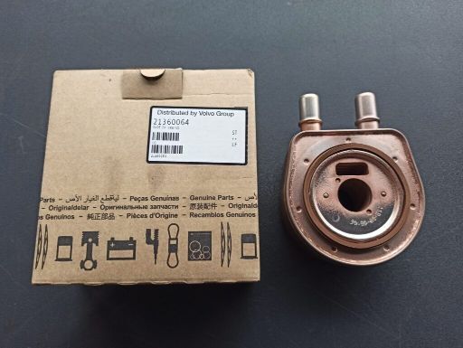 Volvo OIL COOLER - 21360064 hladnjak ulja za tegljača