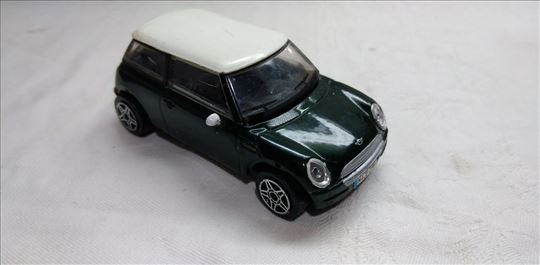 Burago Mini Cooper 1:43,slomljen l.retrovozor,stav