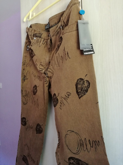 Zenske pantalone broj 40 Novo