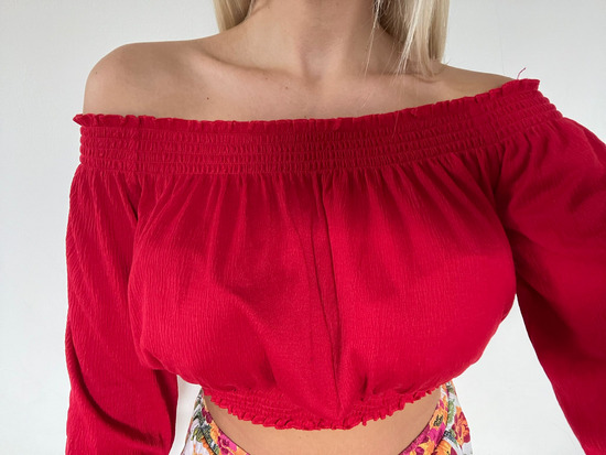 Crveni crop top