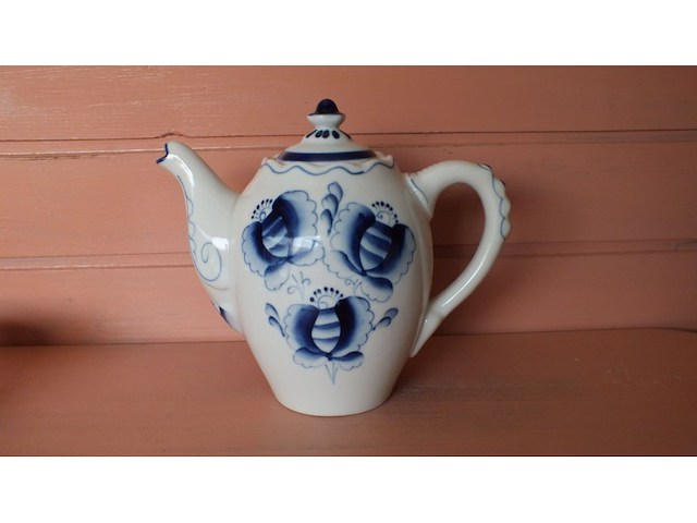Porcelanski Ruski čajnik GZHEL ručno oslikan