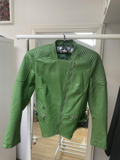 Zara zelena jakna