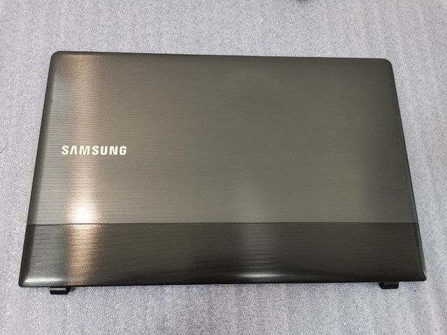 Kuciste ekrana za Samsung NP3530EC